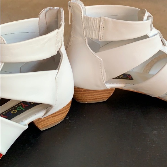 Everybody by BZ Moda | Shoes | White Leather Everybody Sandals | Poshmark